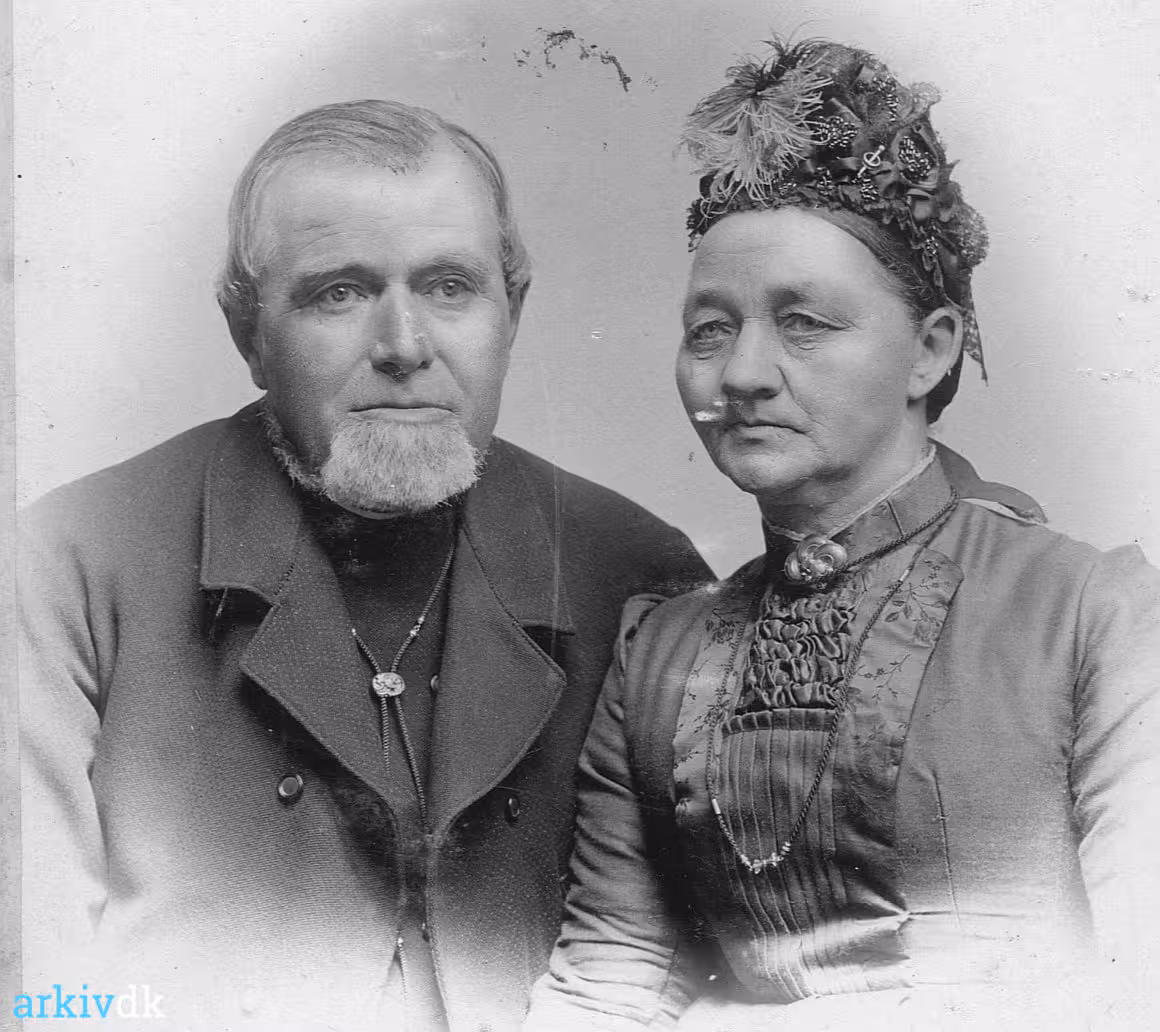 arkiv.dk | Hans Chr. Dominicussen (3) f. 1829 og Ellen Dominicussen f. Hansen 1834