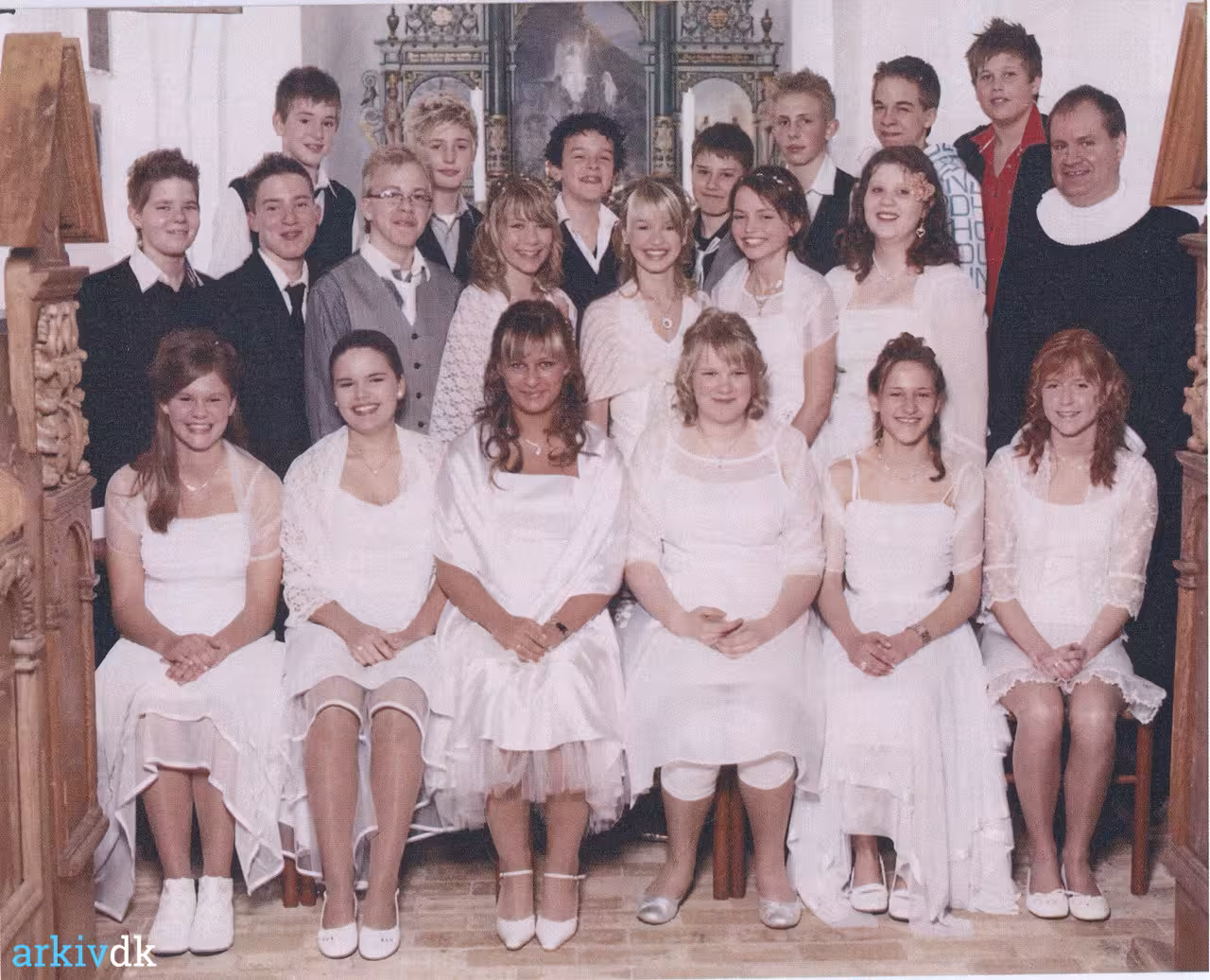 arkiv.dk | Konfirmander i Ølgod kirke 6. april 2008. Byskolen 7 A.