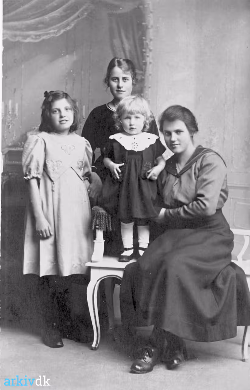 arkiv.dk | Familien Skousen ca. 1920.
