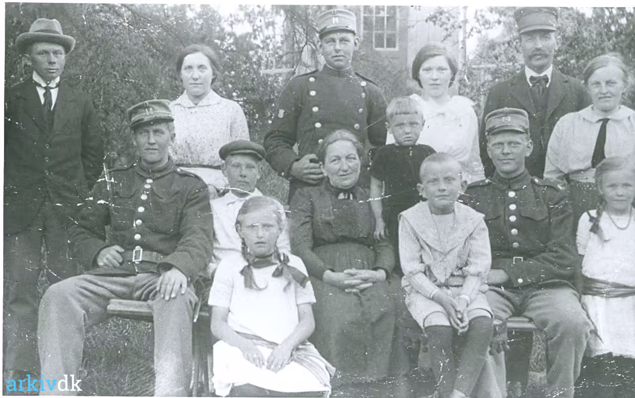 arkiv.dk | Tjørnelundevej 1 "Gangergård" 1. Ester Nielsen datter af nr 13 2. Jens Christian ...