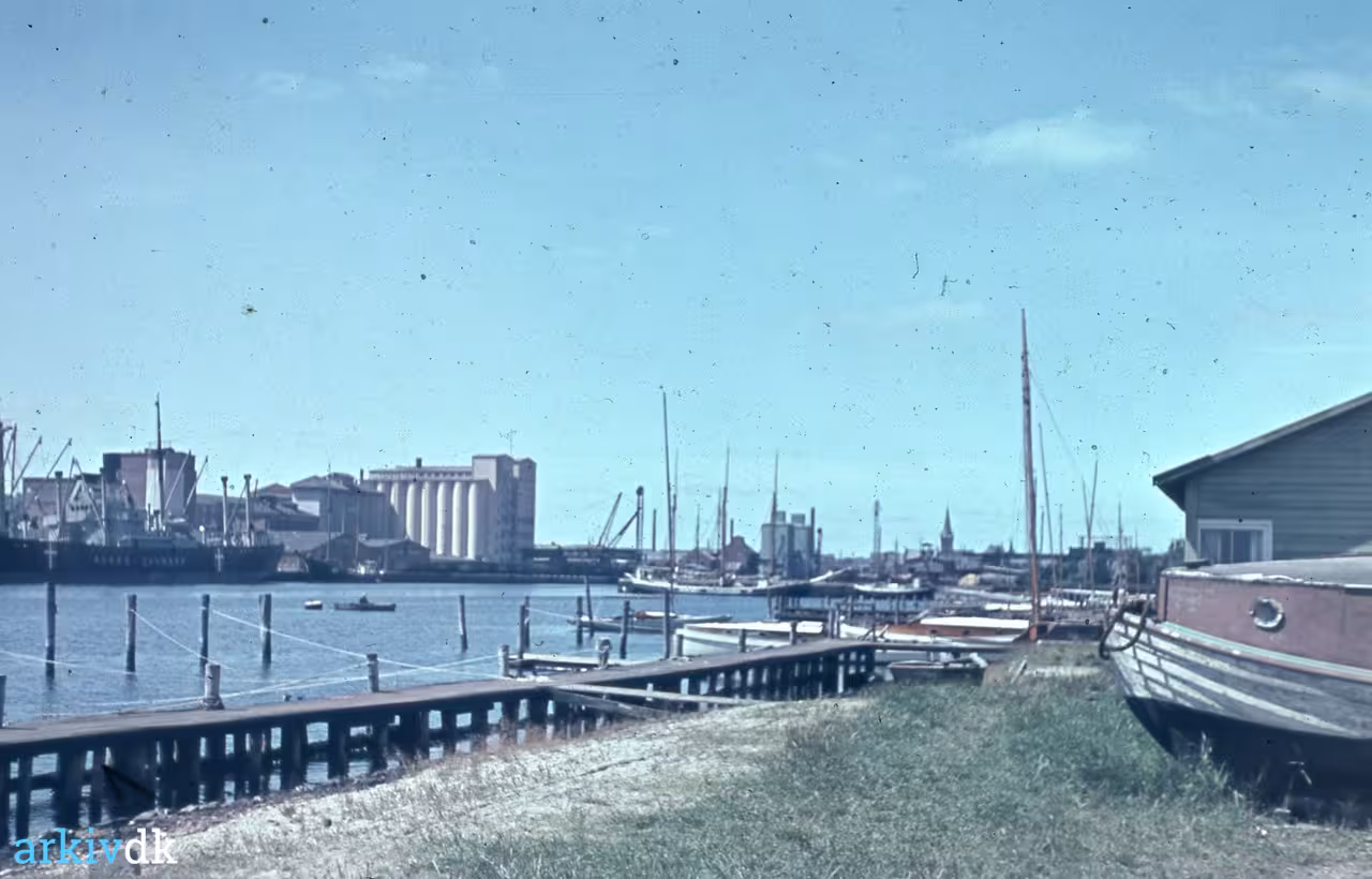 arkiv.dk | Vejle Havn set fra Vejle Lystbådehavn, 1945