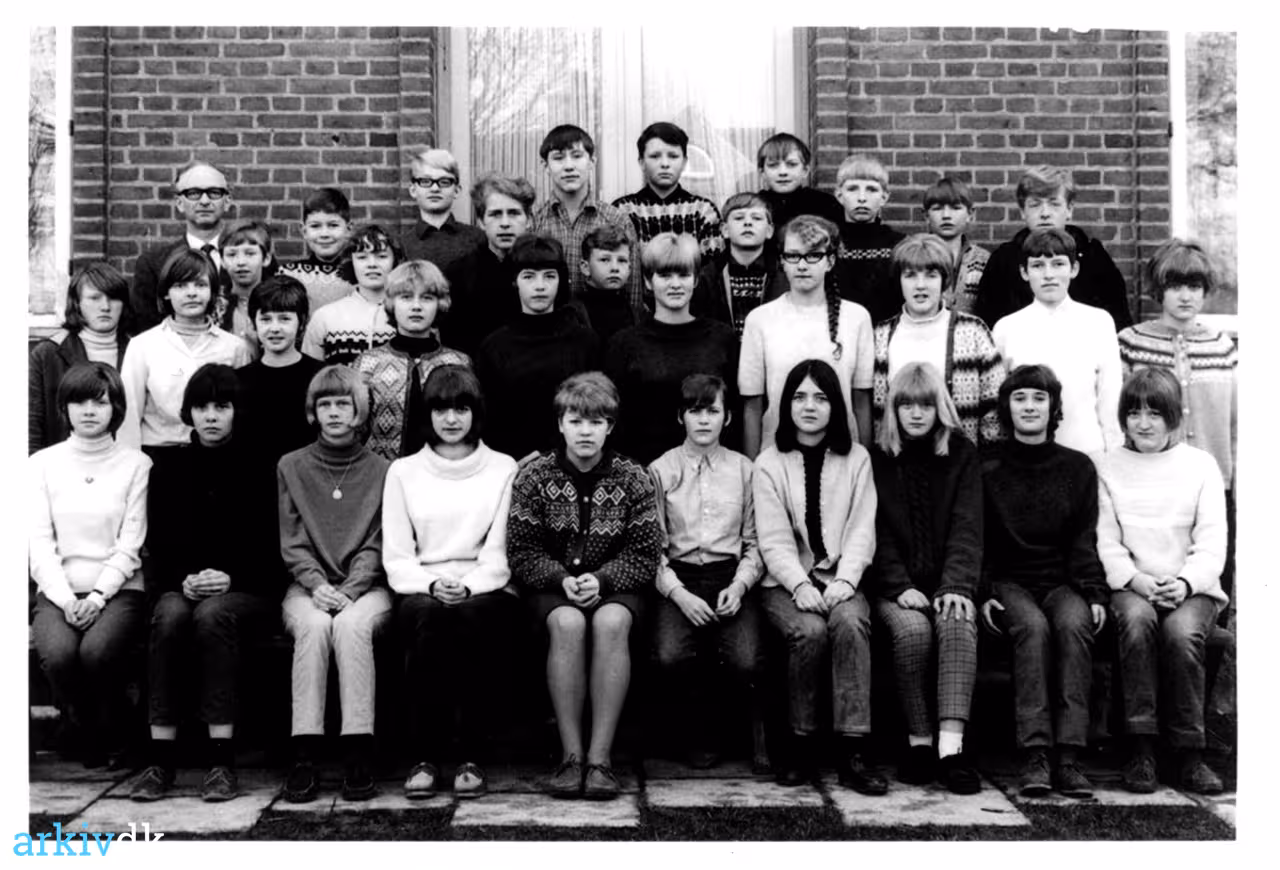 arkiv.dk | Konfirmation 1967, 7. klasse 1966/1967, Mårslet Kirke, Mårslet.