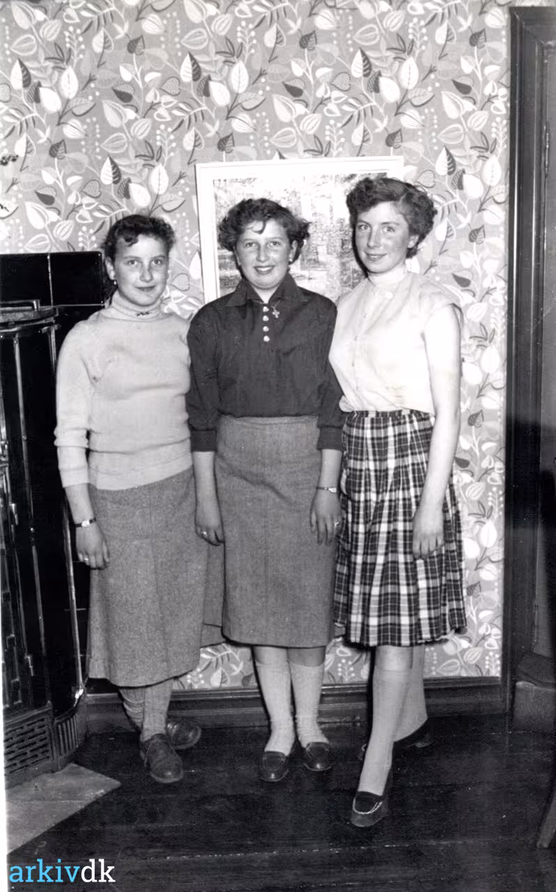 arkiv.dk | Karen Margrethe og Kirstine Møller Jensen, Ringvejen 23, Skovby og Inger Kristensen ...