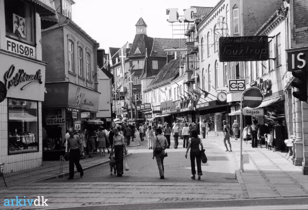 arkiv.dk | Gågade i Torvegade, Vejle, sommeren 1976