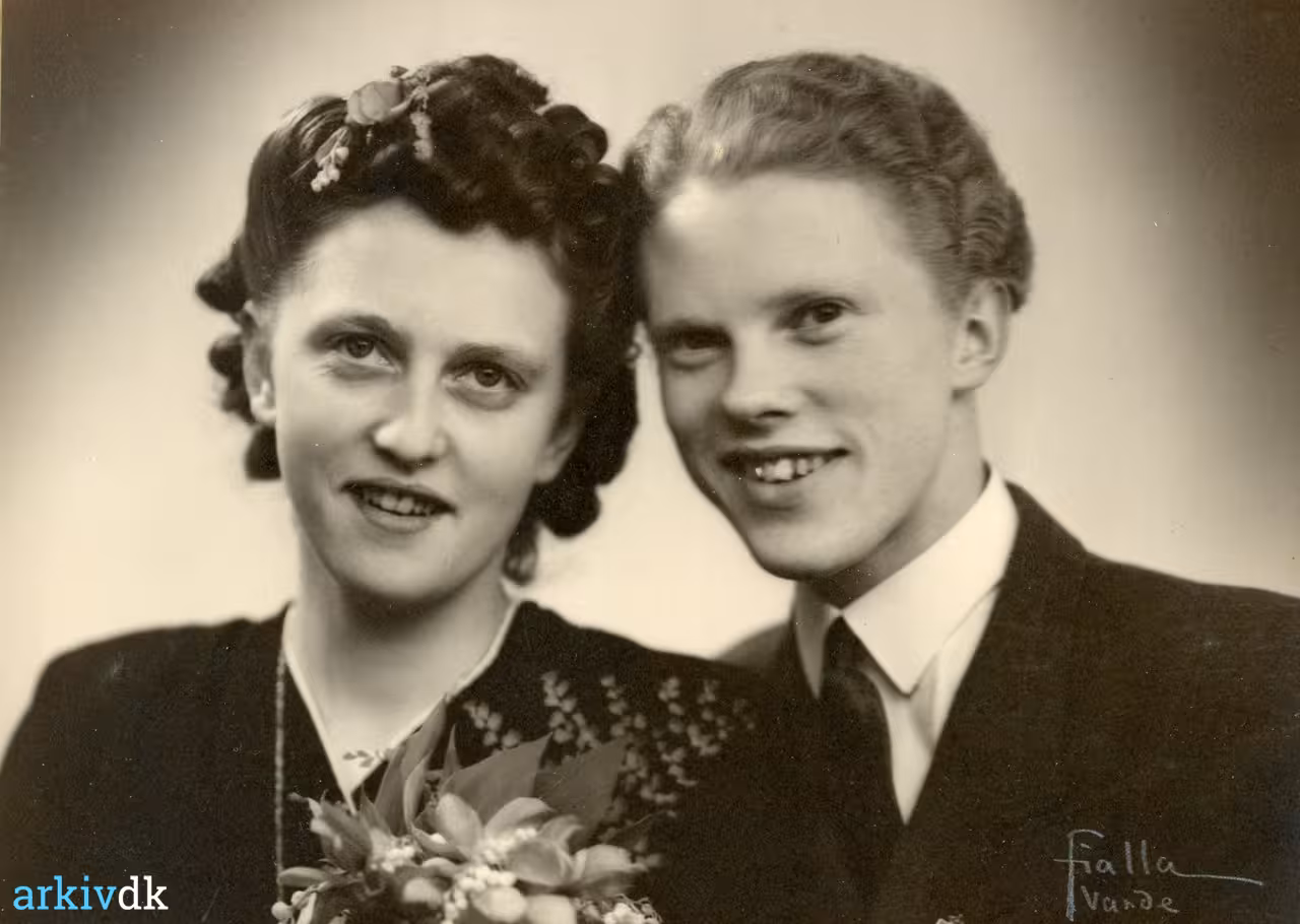 arkiv.dk | Graversen, Carlo og Inge Solveig. 1946. Frisører