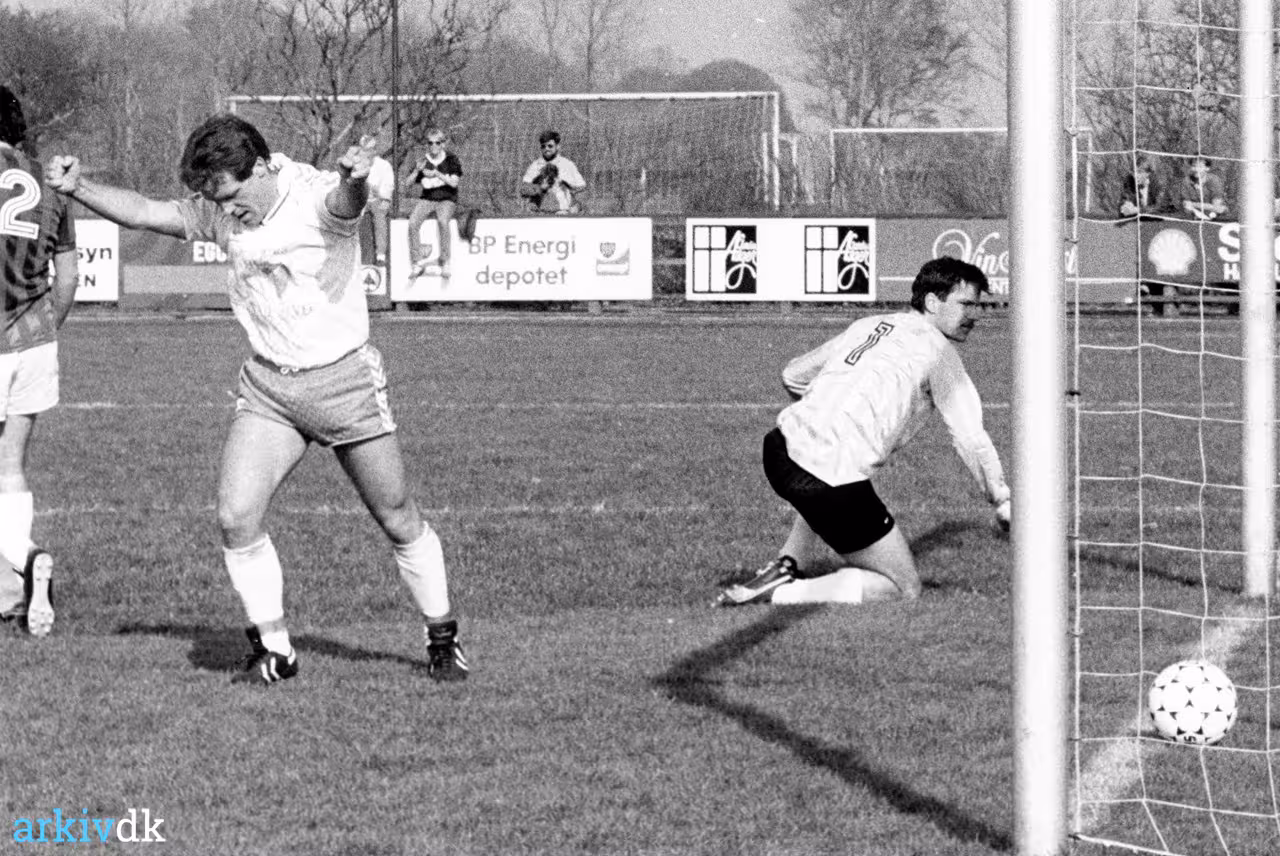 arkiv.dk | Poul Erik sikrede det pointgivende mål