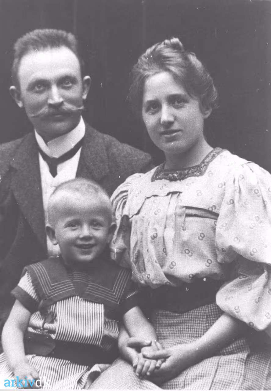 arkiv.dk | J. V. Christensen og hustru Johanne Sophie Christensen med søn