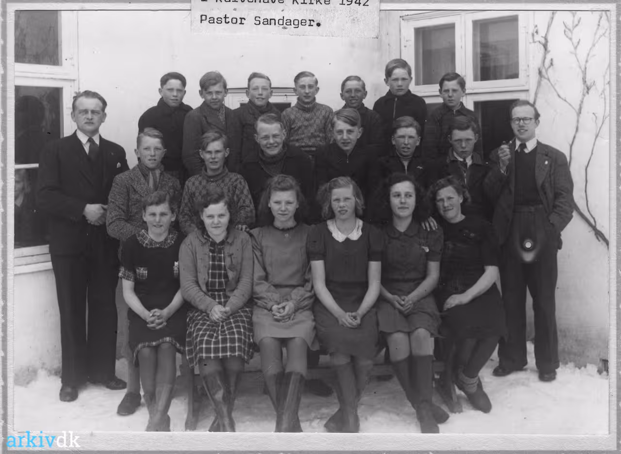 arkiv.dk | Konfirmation i Kalvehave kirke. 1942