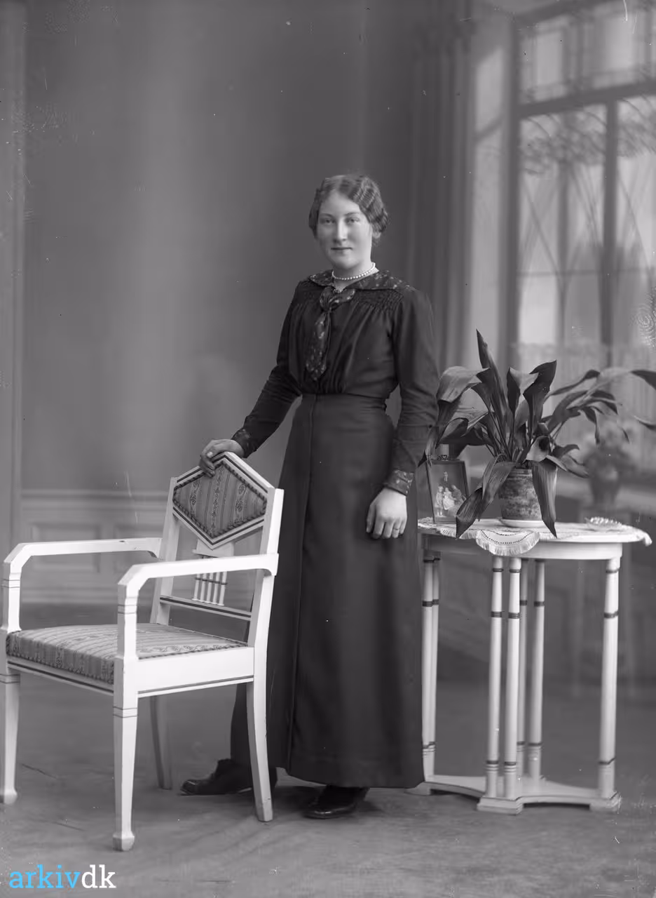 arkiv.dk | Portræt - Marie Merch, 1916