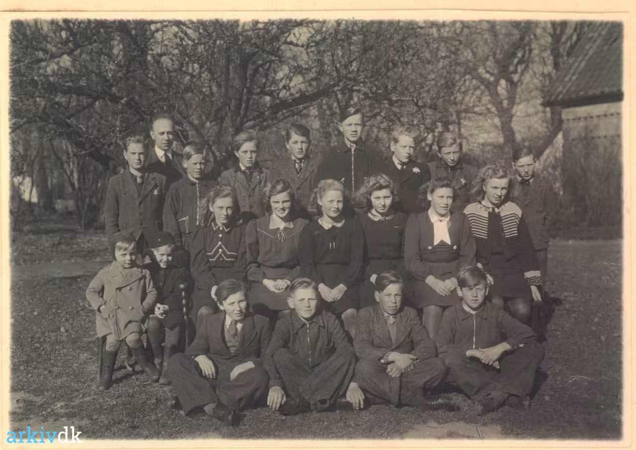 arkiv.dk | Konfirmander, 1943, Børglum Præstegård