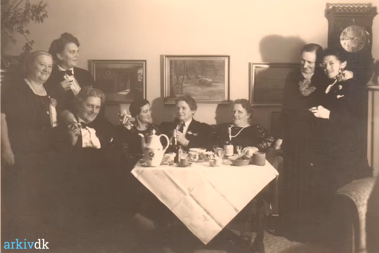 arkiv.dk | Dameselskab hos Malermester Rindal