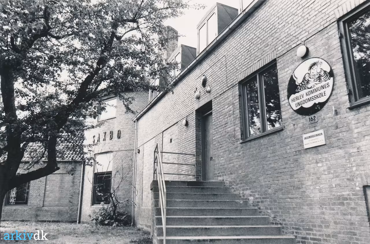 arkiv.dk | Herlev Kommunes Ungdomsskole (1980) Herlev Hovedgade 162