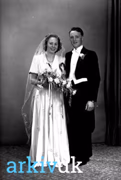 arkiv.dk | Brudeparret Karl Willy Nielsen og Lissi Agnete Jønck, Munkeby købmandshandel ...