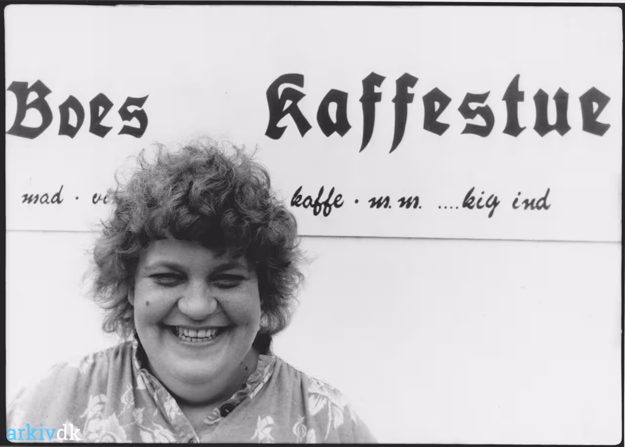 arkiv.dk | Annette Nielsen, ejer af Boes Kaffestue, Emborgvej 58 ved Ry.