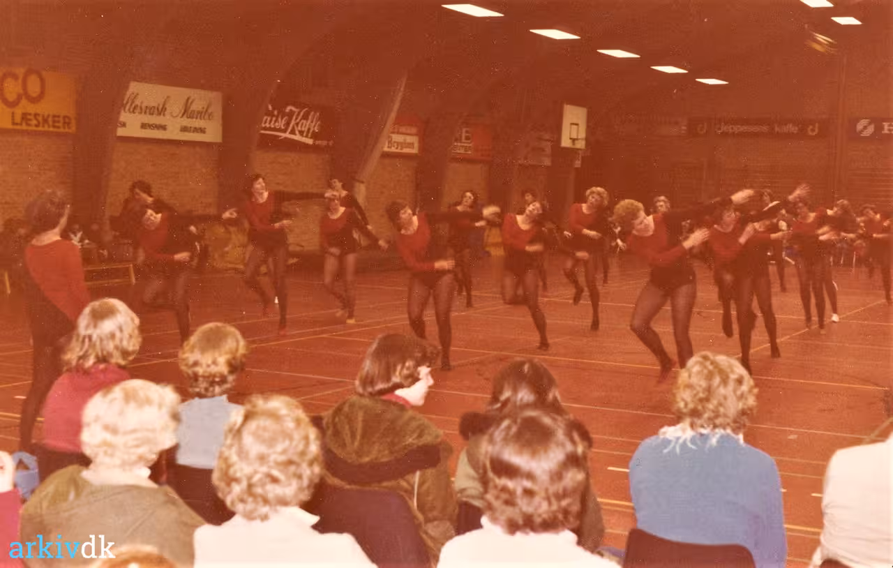 arkiv.dk | Maribo Gymnastikforening - Opvisning i 1974