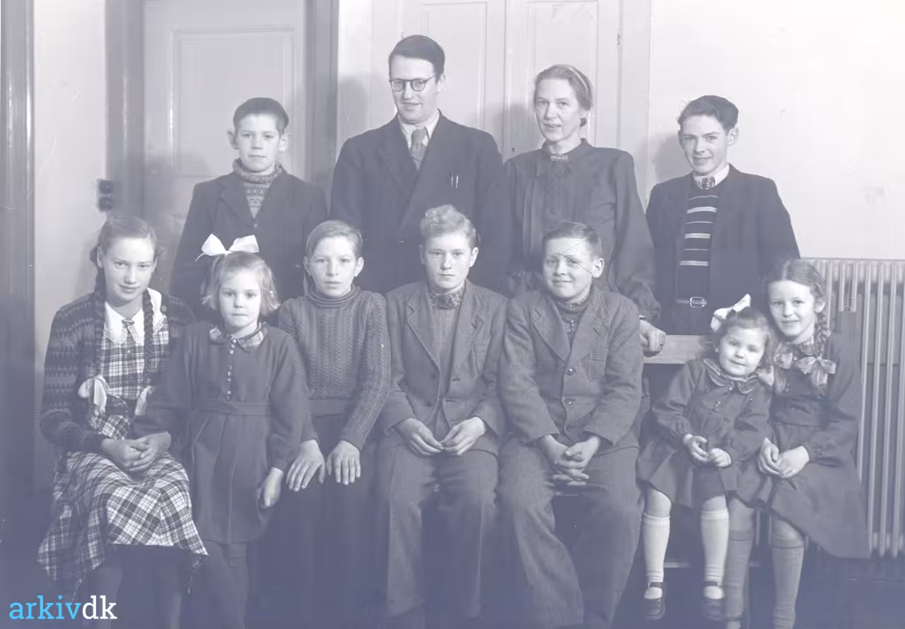 arkiv.dk | Sjelle-Skjørring konfirmander 01.04.1951