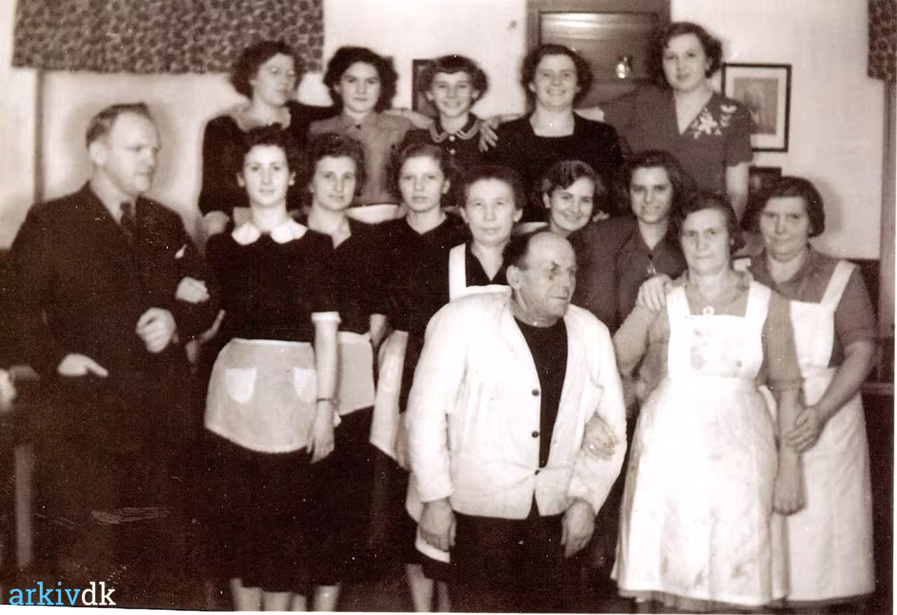 arkiv.dk | Foto fra Nr. Kongerslev forsamlingshus Personale m.v. i anledning af diamantbryllup