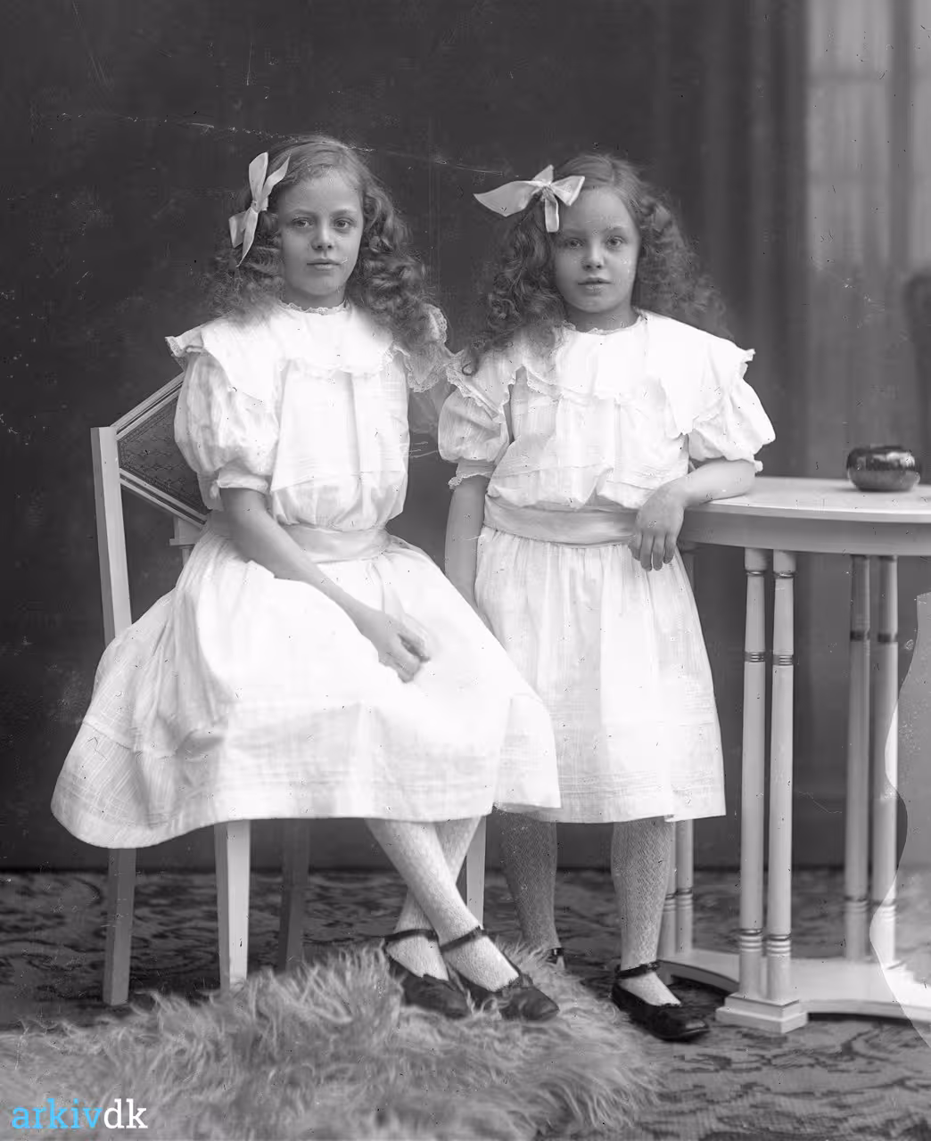 arkiv.dk | Portræt - familien Hansen, Havnegade 29, Vejle, 1910