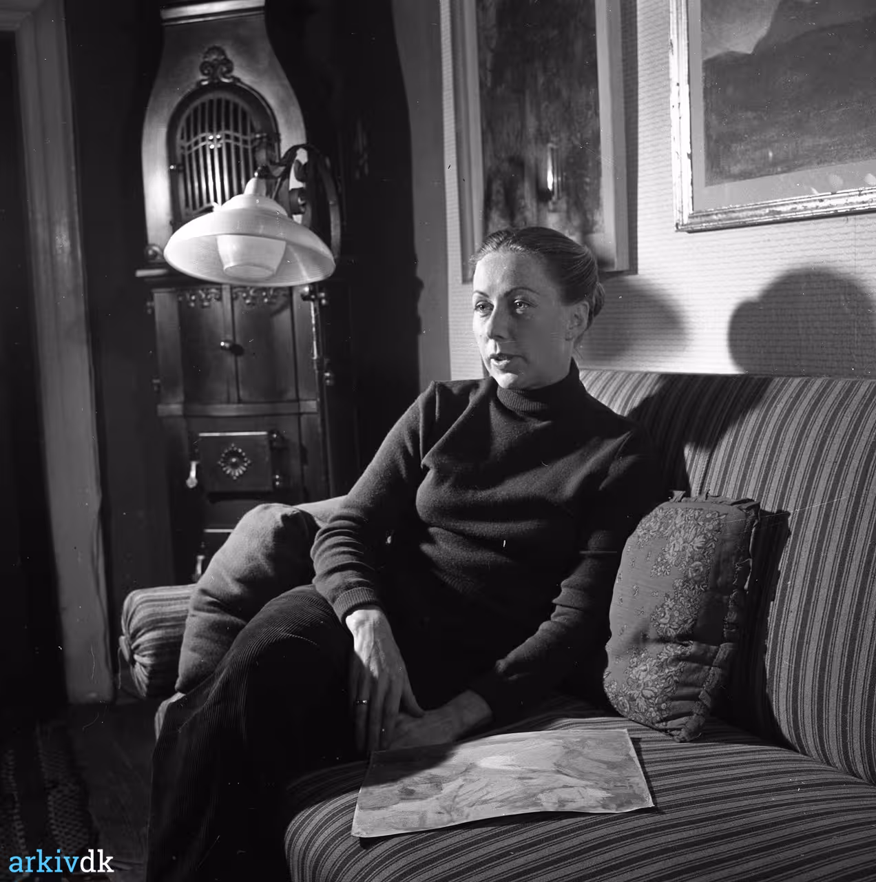 arkiv.dk | Billedkunstner Edith Dueholm Jessen, Gadbjerg, 1954