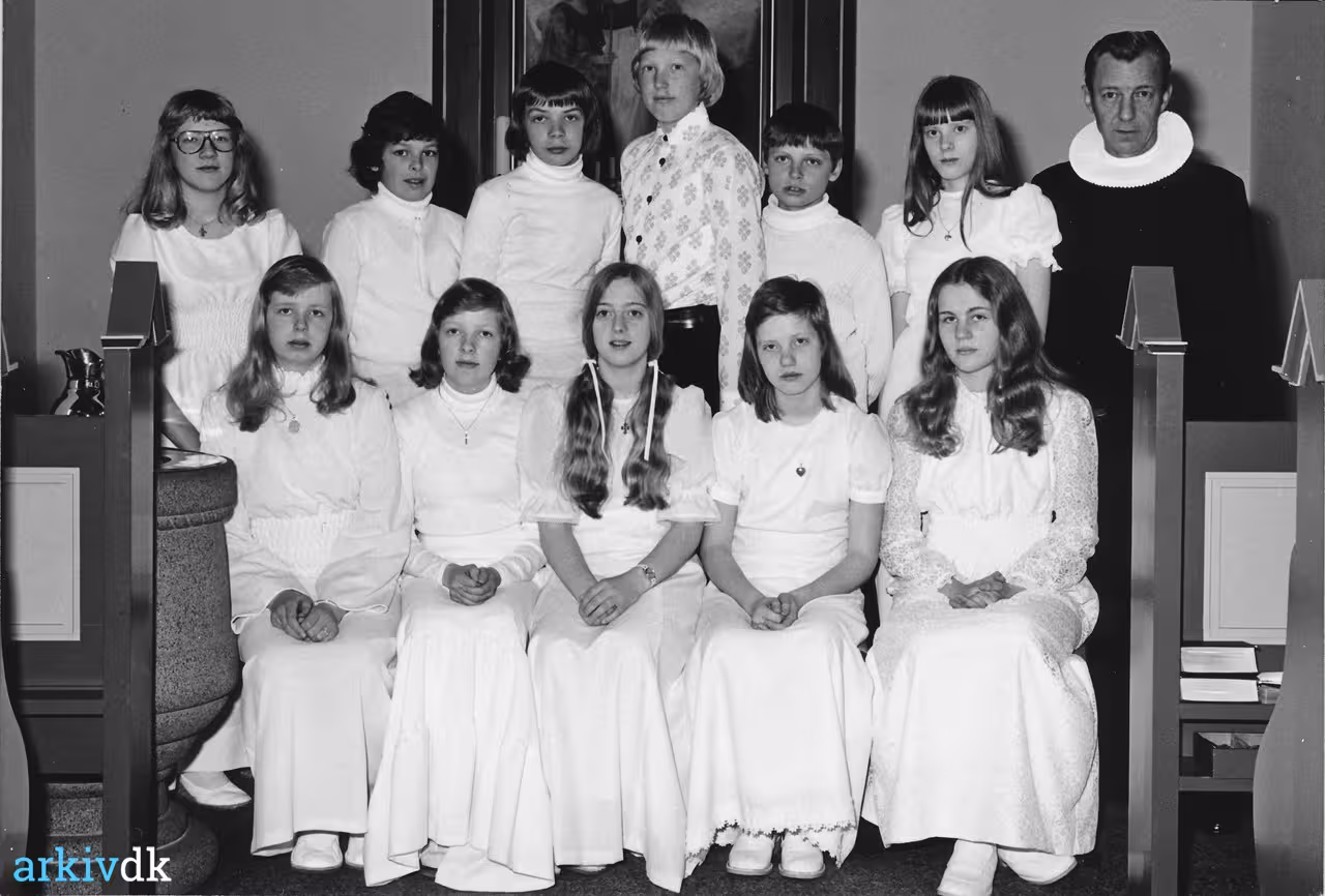 arkiv.dk | Konfirmander Ulfkær Kirke, 6990 Ulfborg 1976