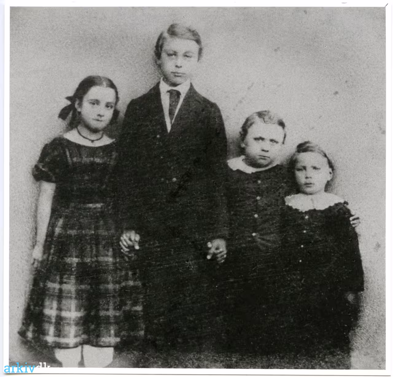 arkiv.dk | Fra venstre: Matilde Bertram Larsen, August Bertram Larsen, Julius Bertram Larsen ...