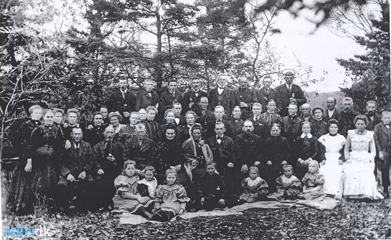 arkiv.dk | Bryllup Kristian Olsen og Mette Kirstine Nielsen, med familie