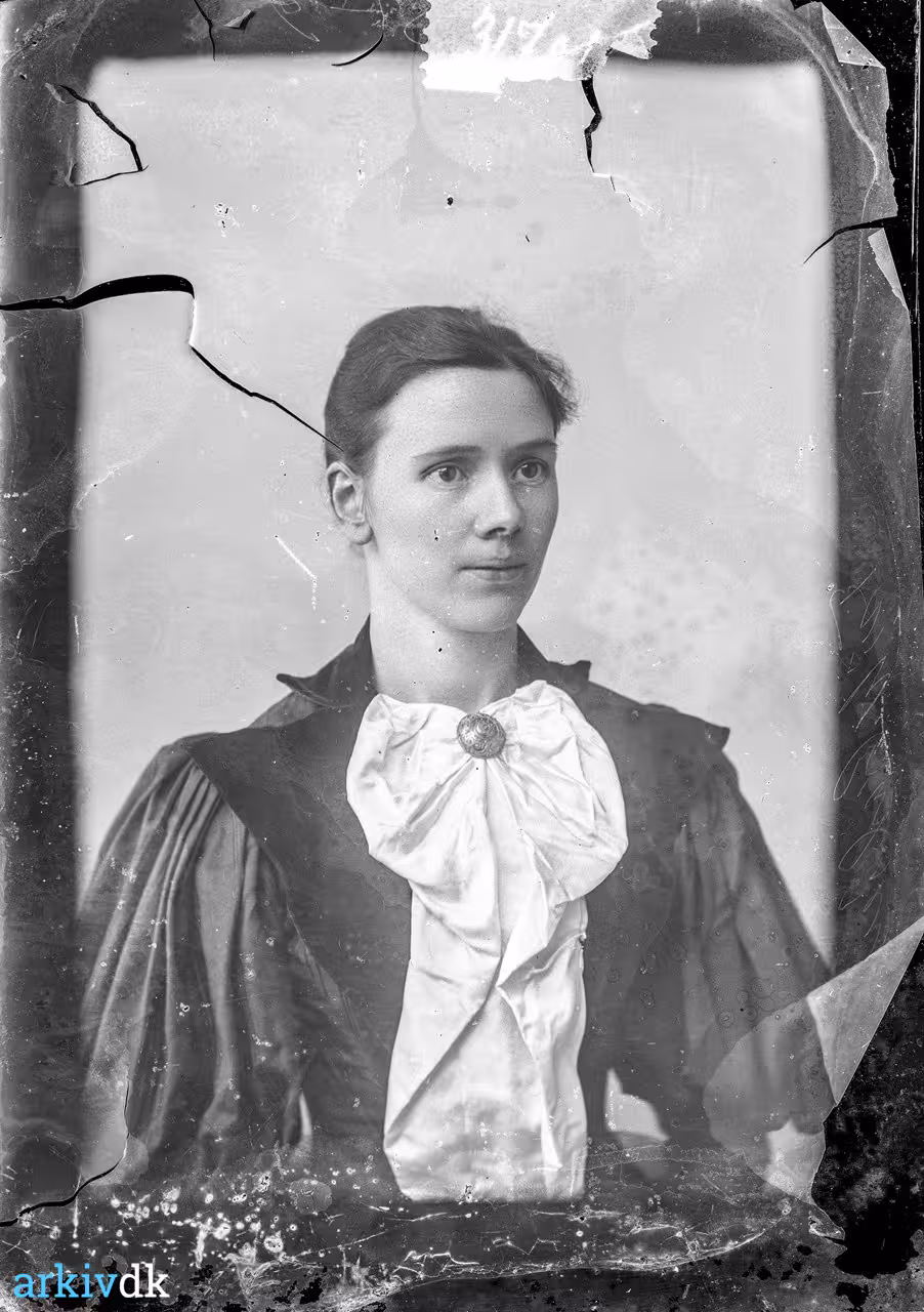 arkiv.dk | Ung kvinde ved navn Fru W. Carlsen.