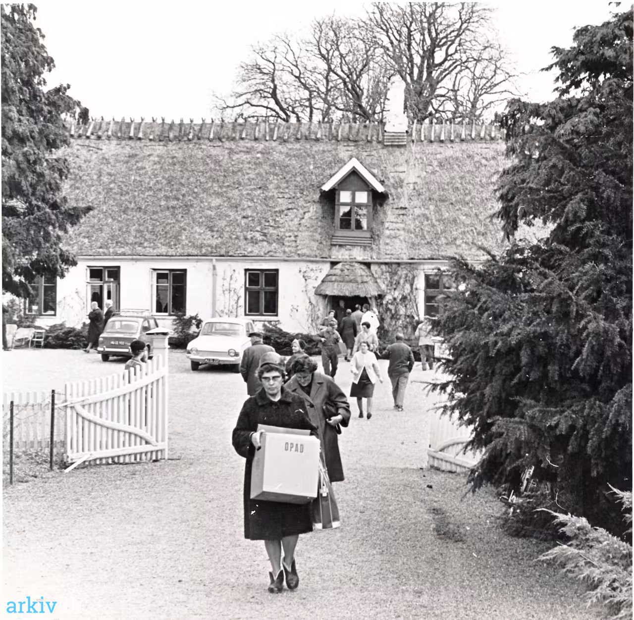 arkiv.dk | Auktionsdag på Birkedommergården, Birkedommervej 44, Vester Egede. 1967.