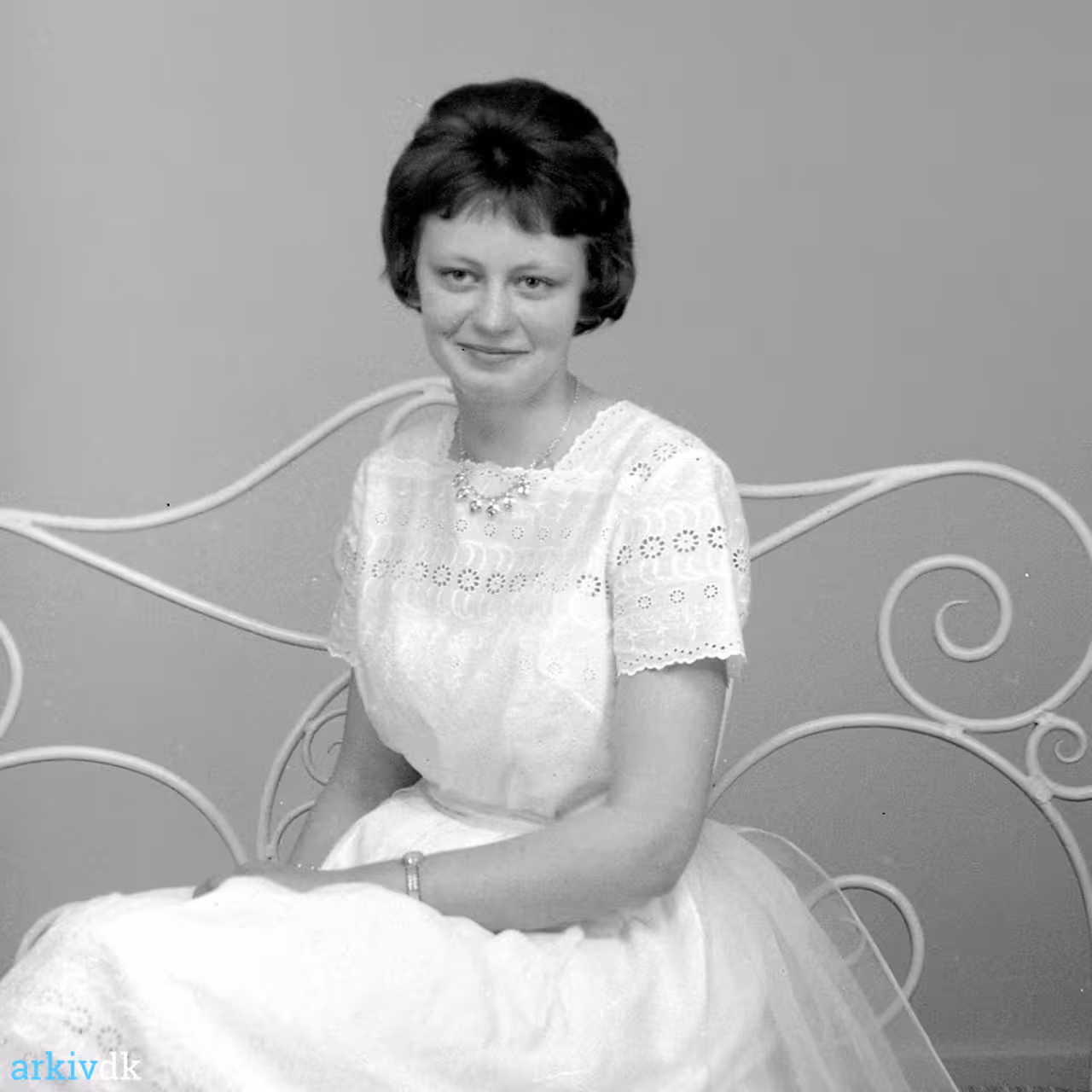 arkiv.dk | En ung dame - konfirmand