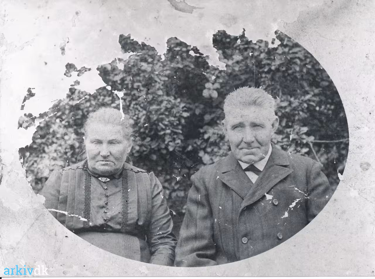 arkiv.dk | Portrætfoto af Nielsen, Frederik og hustru Nielsen, Kirsten Marie, "Havebo"