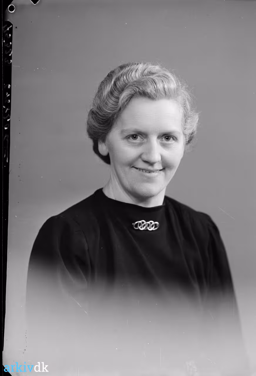 arkiv.dk | Syerske, Jensine Dynnesen, Jernbanegade 1, Hammerum.