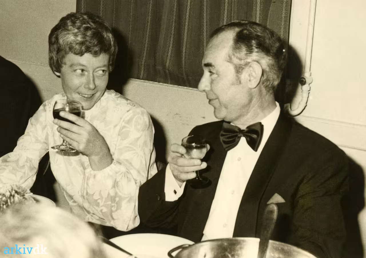 arkiv.dk | Inge Hansen og Erik Juul Larsen til fest, år 1973 Gelsted sogn