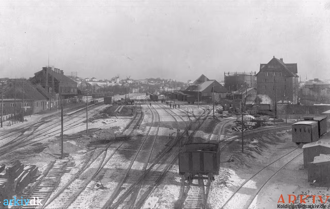 arkiv.dk | Vinterbillede med baneterrænet ved Kolding Station.
