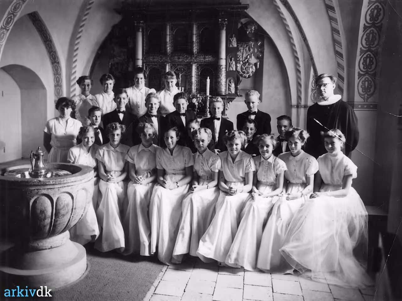 arkiv.dk | Konfirmation i Kalvehave Kirke 1954
