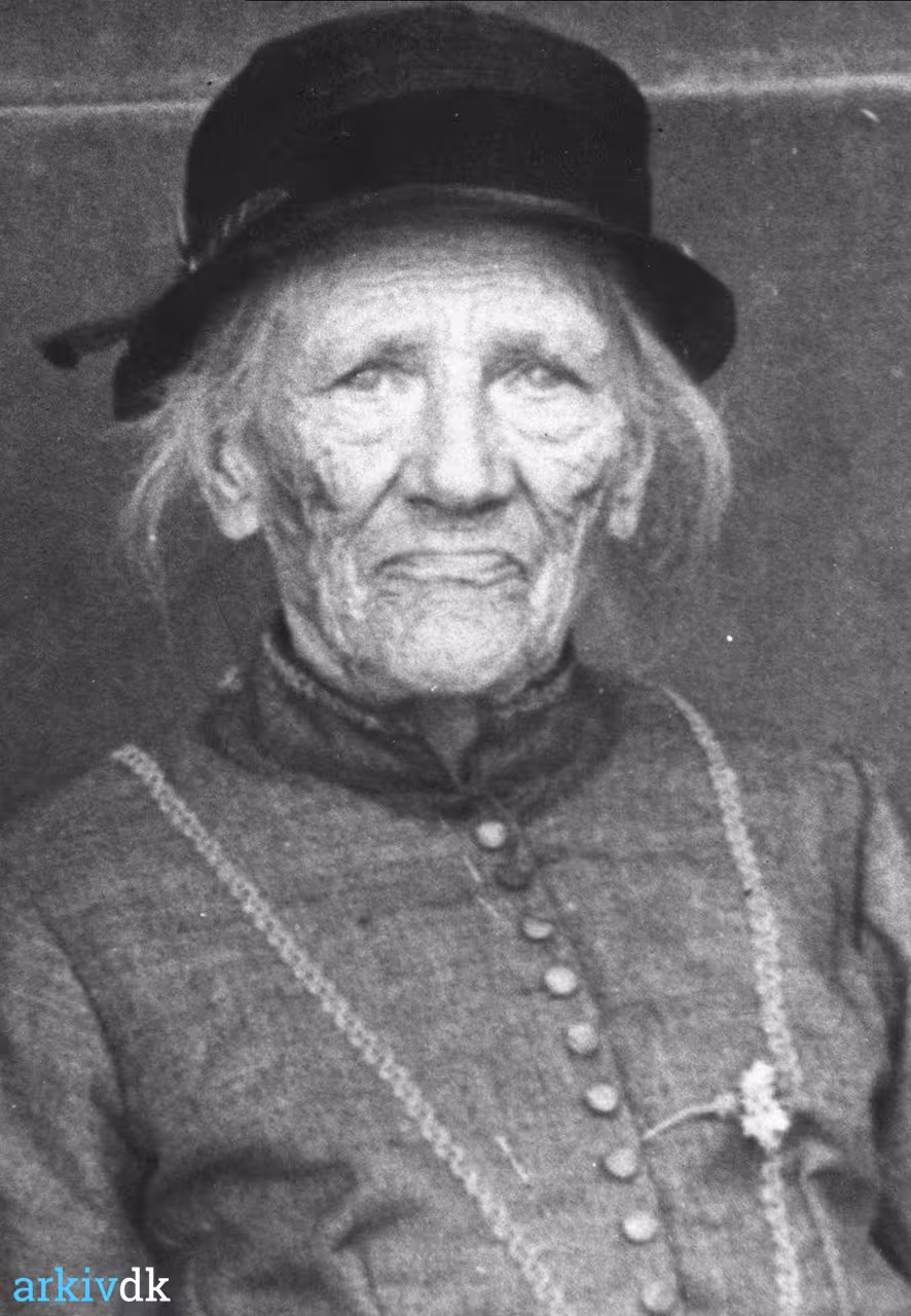 arkiv.dk | Bodil Marie Poulsen alias "Katte Marie" ca. 1940