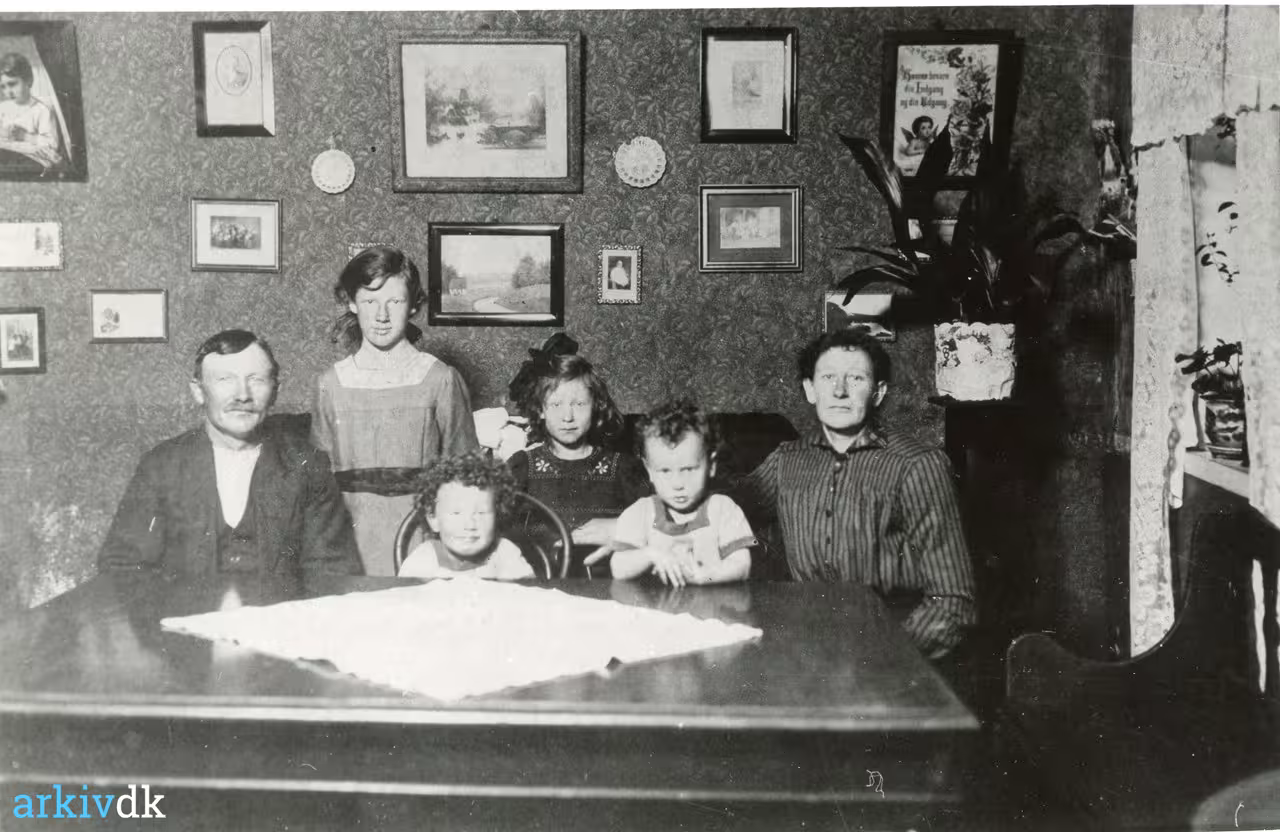 arkiv.dk | Laurine og Hans Madsen, Hummerstræde 4, Hou 9370 Hals