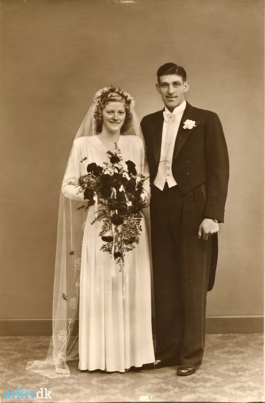 arkiv.dk | Brudeparret Sv. Aage Raimond Kildemand og Ingrid Clausen.