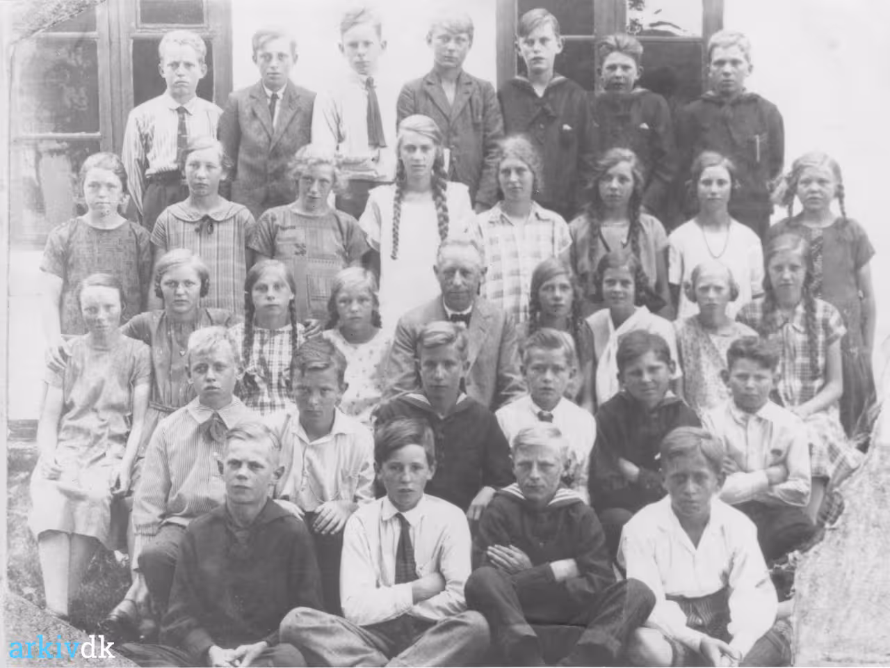 arkiv.dk | Konfirmandhold i Aaby, efteråret 1926