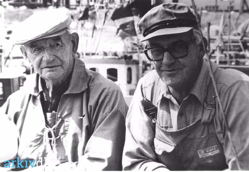 arkiv.dk | Aksel Valdemar Sørensen og Niels Sørensen på Gilleleje Havn