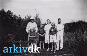 arkiv.dk | Kornelius og Alma Munksgaard med børnene Ella, Jens, Egon og Henning, 1950 - 1960