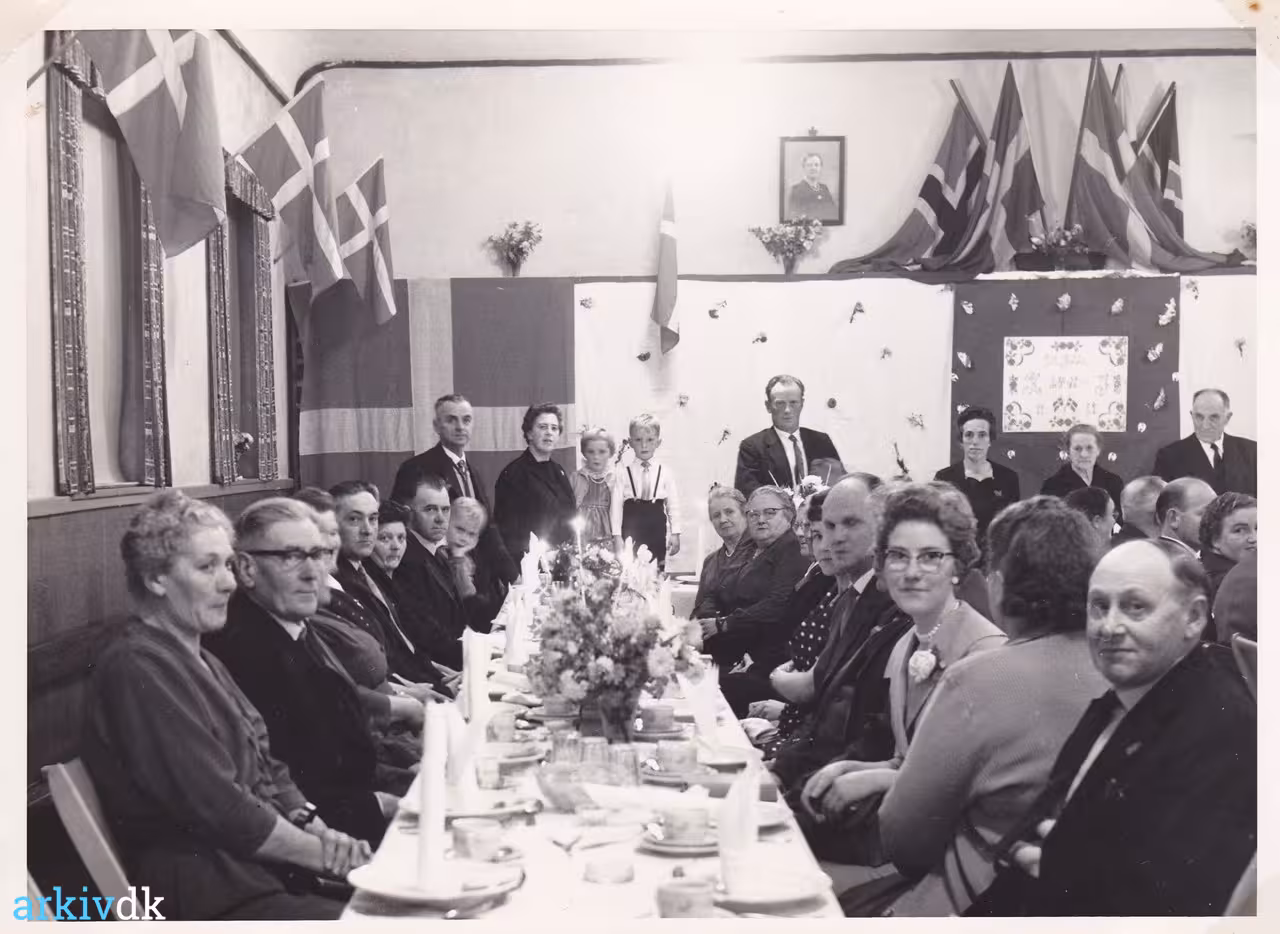 arkiv.dk | Christina Margrethe Jens Overgaard Jensen guldbryllup 24.11.1961.