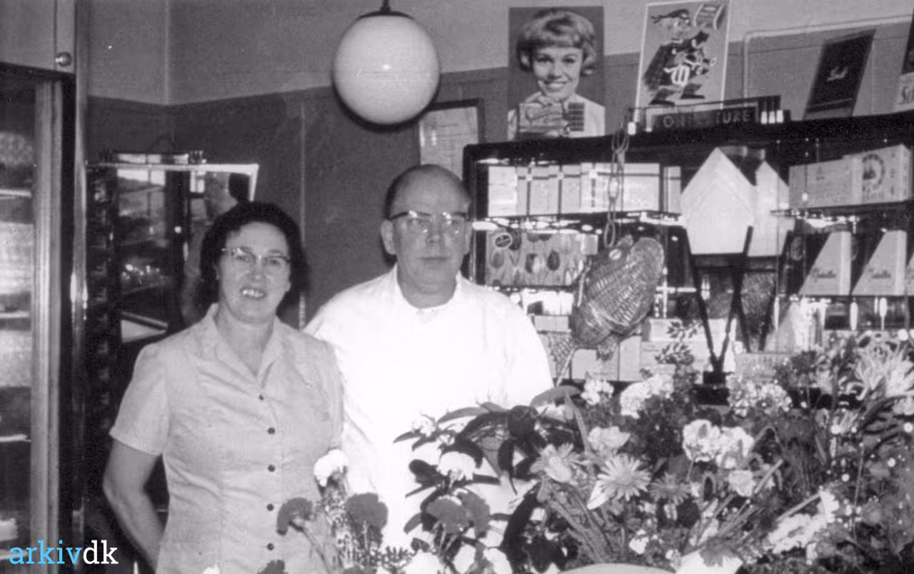 arkiv.dk | Bagermester Bernhard Hansen Hovedgaden 433, Hedehusene bagermester og hustru ved 25 ...