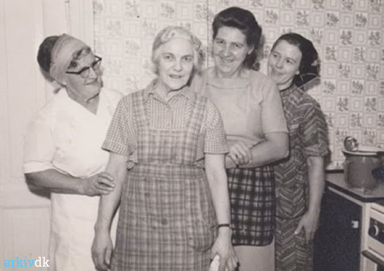 arkiv.dk | Køkken Personale Sønderholm, ved Else og Jens Christian Christensen's sølvbryllup 11 ...