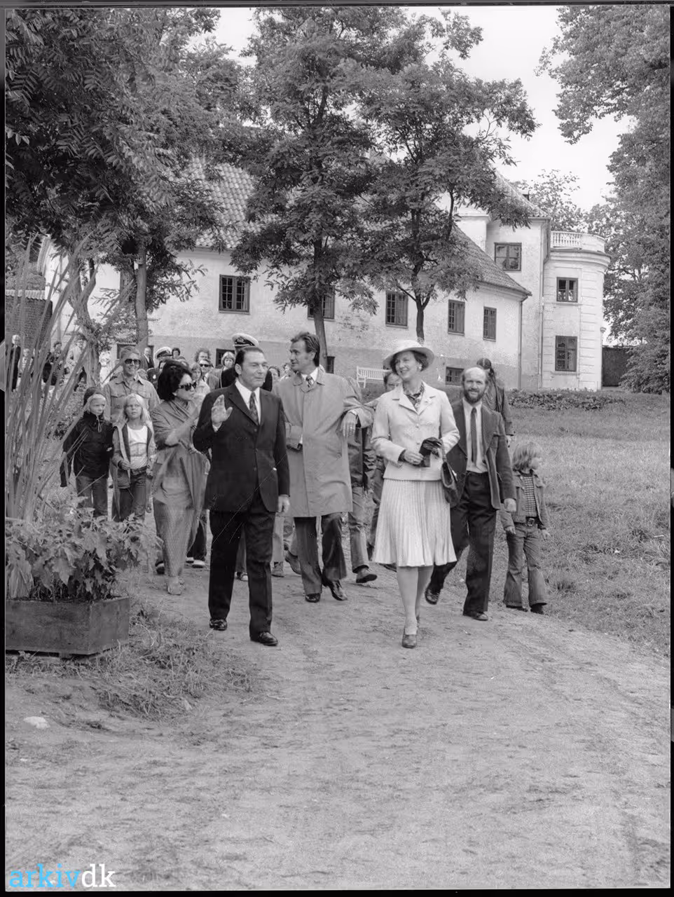 arkiv.dk | Dronning Margrethe og Prins Henrik på Forhistorisk Museum/Moesgaard.