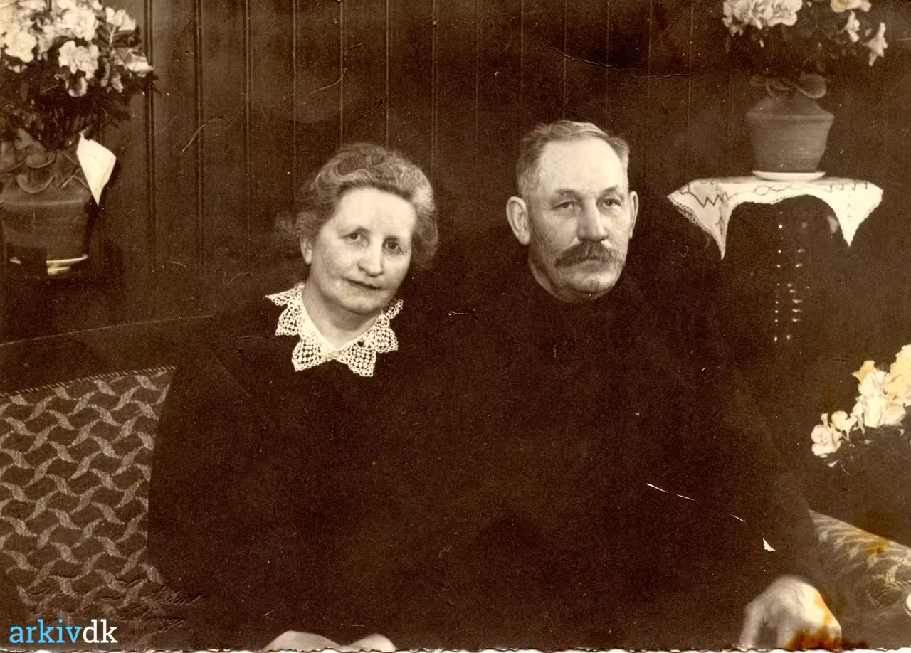 arkiv.dk | Anna og Jens Skovsgaard i stuen
