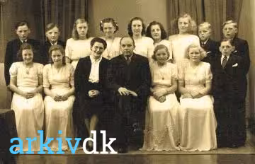 arkiv.dk | Konfirmation i Lomborg kirke den 3. april 1949