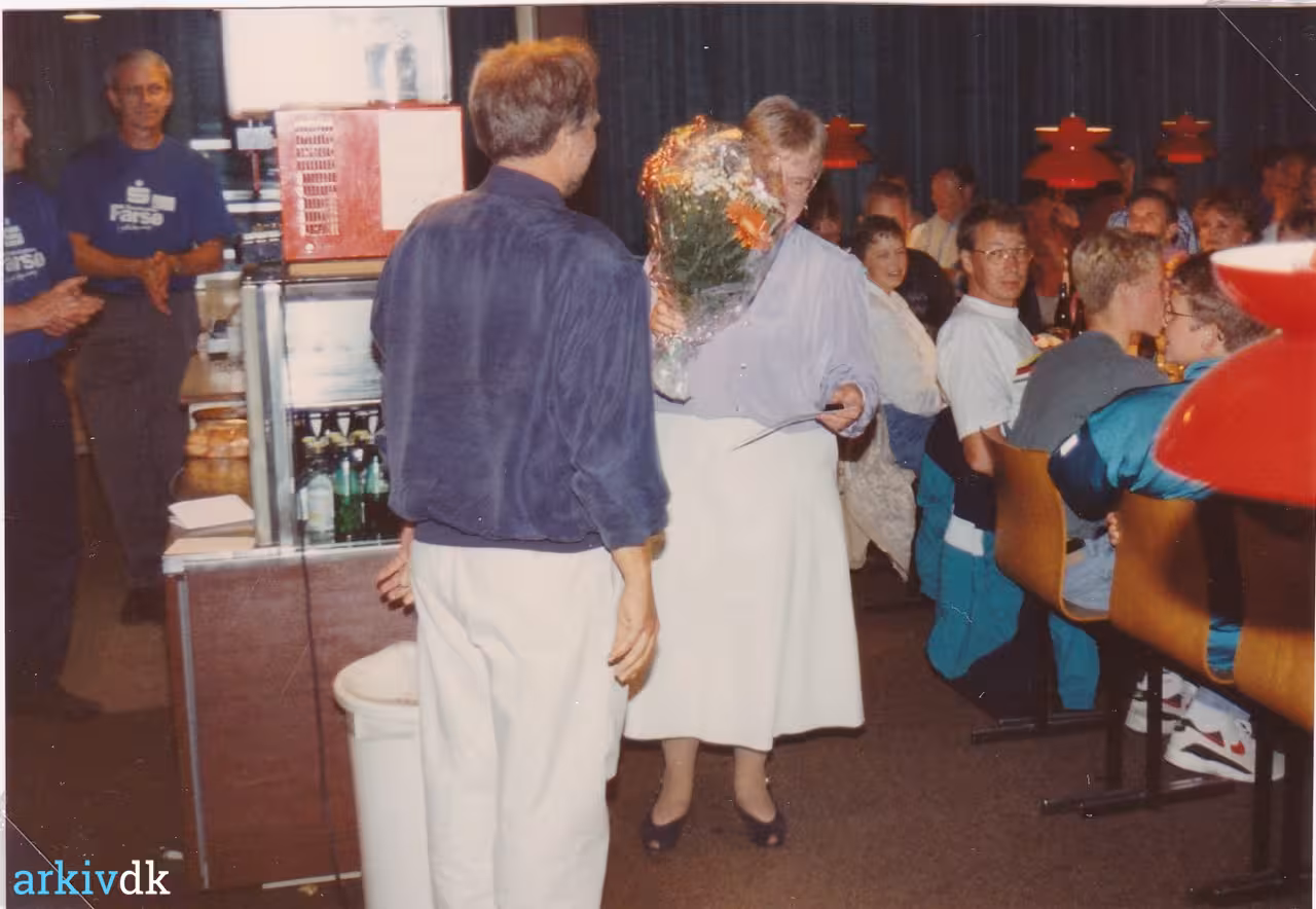 arkiv.dk | Bodil Nielsen modtager DGI´s 10 års nål for amtsarbejde