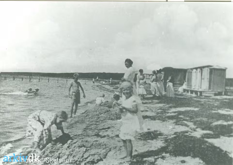arkiv.dk | Badende ved Kobæk Strand