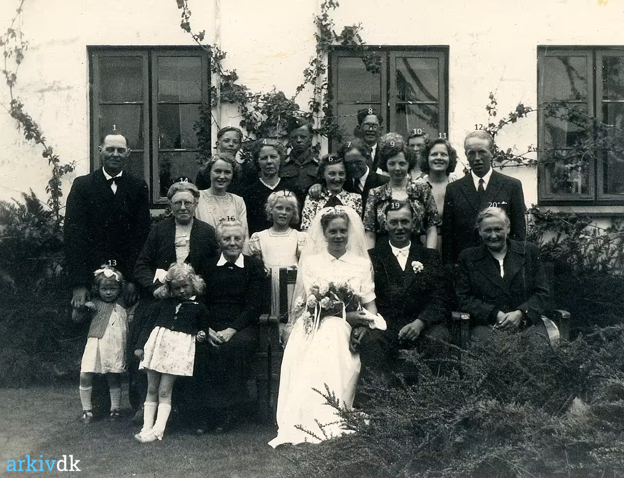 arkiv.dk | Bryllup i Hellevad d. 21/5 1950, Brud: Cathrine Marie Nielsen, gom: Niels Peter ...