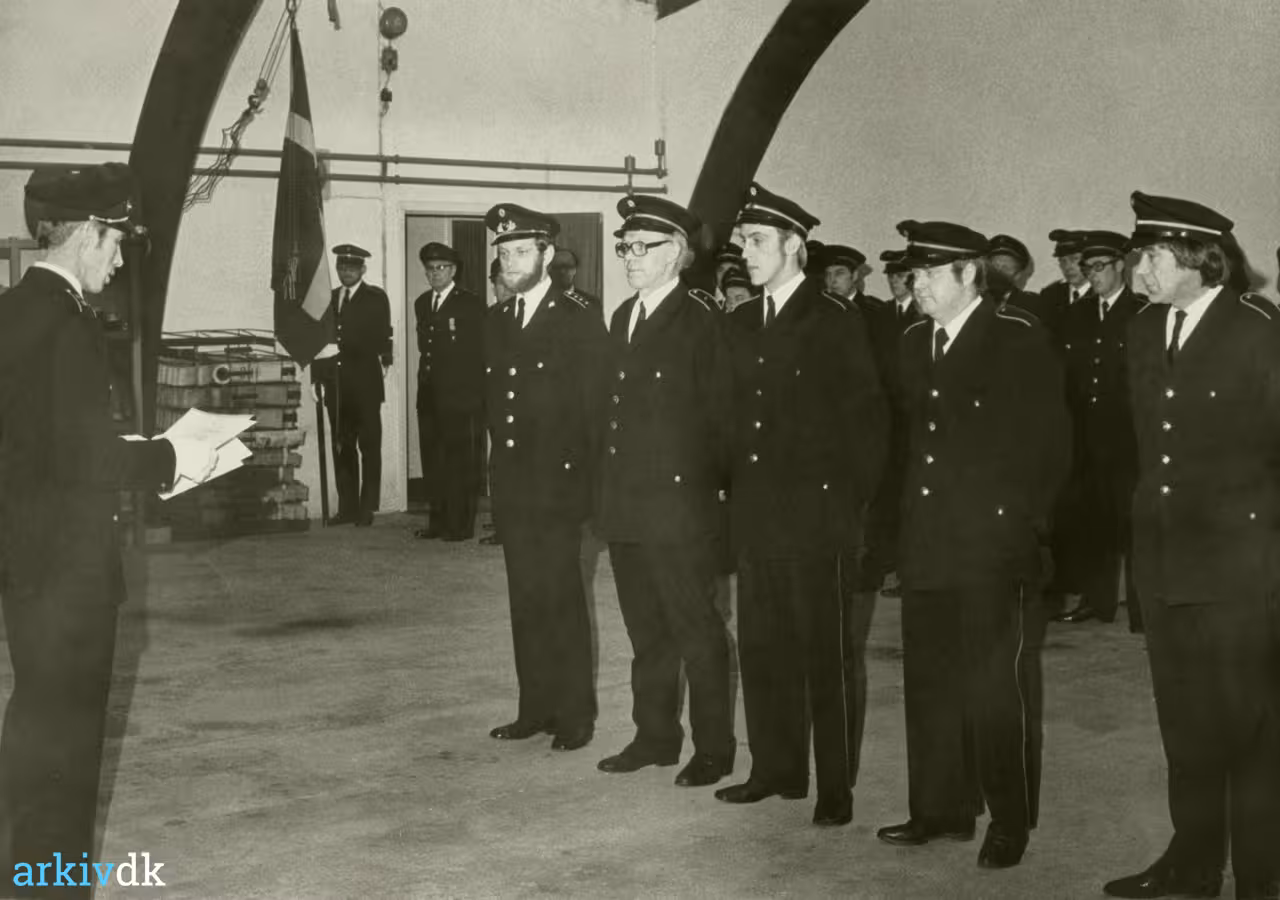 arkiv.dk | Vojens Brandstation, ved Brugsen, nytårsparade